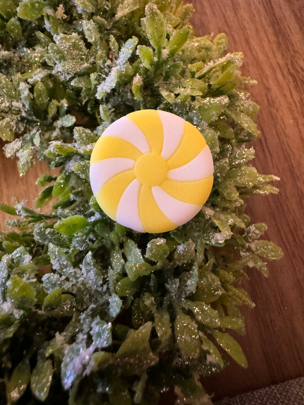 Yellow Peppermint Focal – Sparkly Sisters & Their Momma