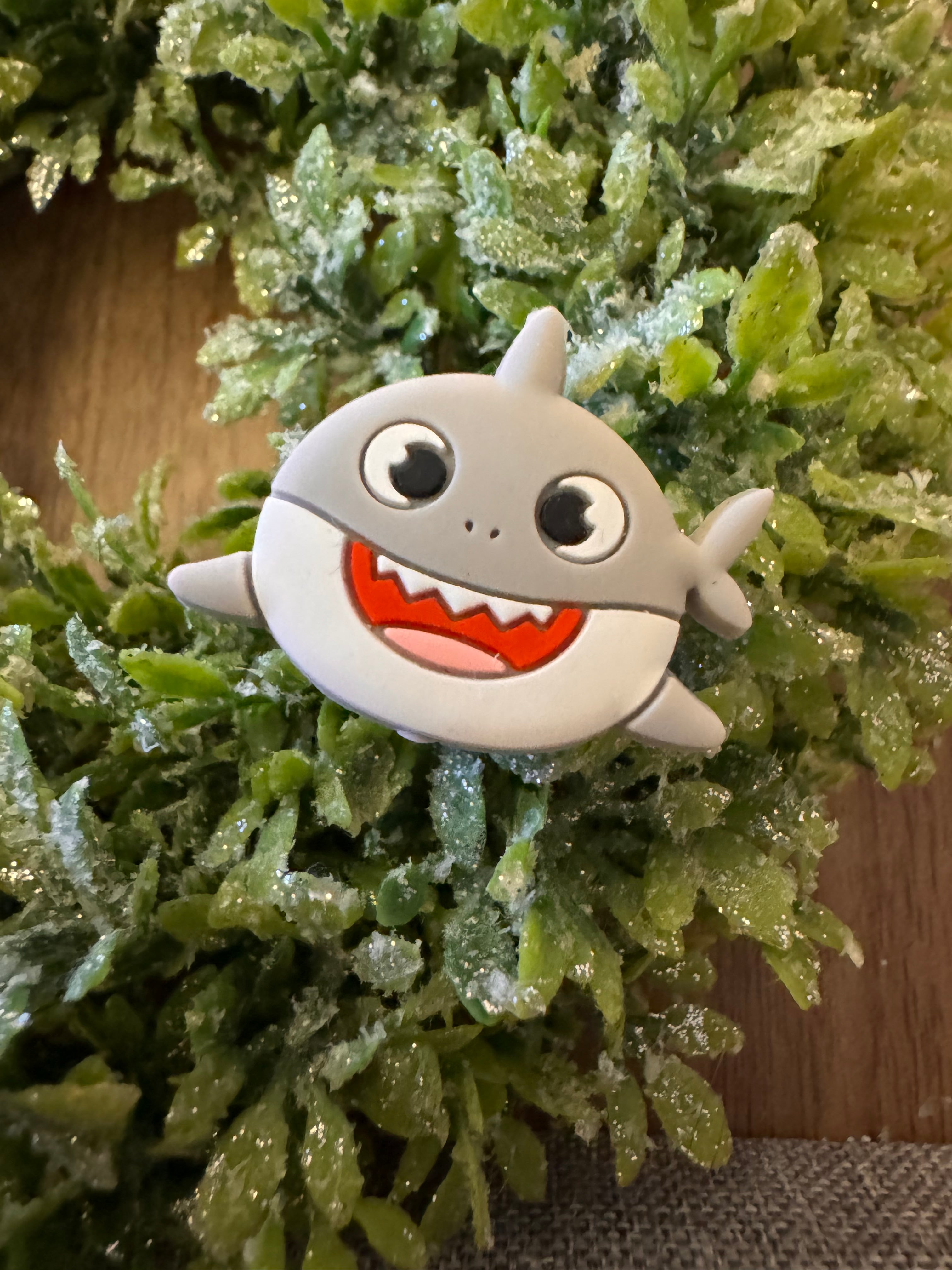 Shark Focal – Sparkly Sisters & Their Momma